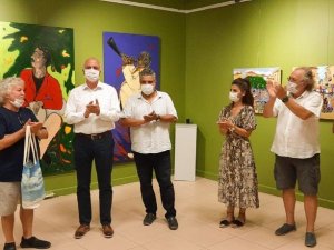 Ayvalıklı ressam Arif Buz’un sergisi ilgi çekti