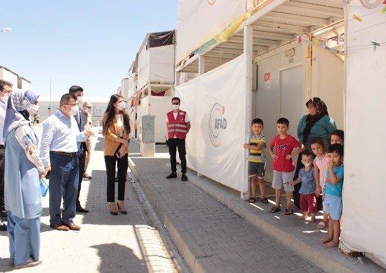 Göç İdaresi Genel Müdürü Savaş Ünlü barınma kamplarını ziyaret etti